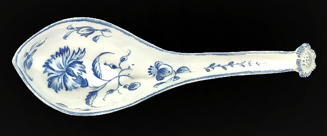 Worcester rice spoon unusually painted with the Gilliflower pattern c. 1775